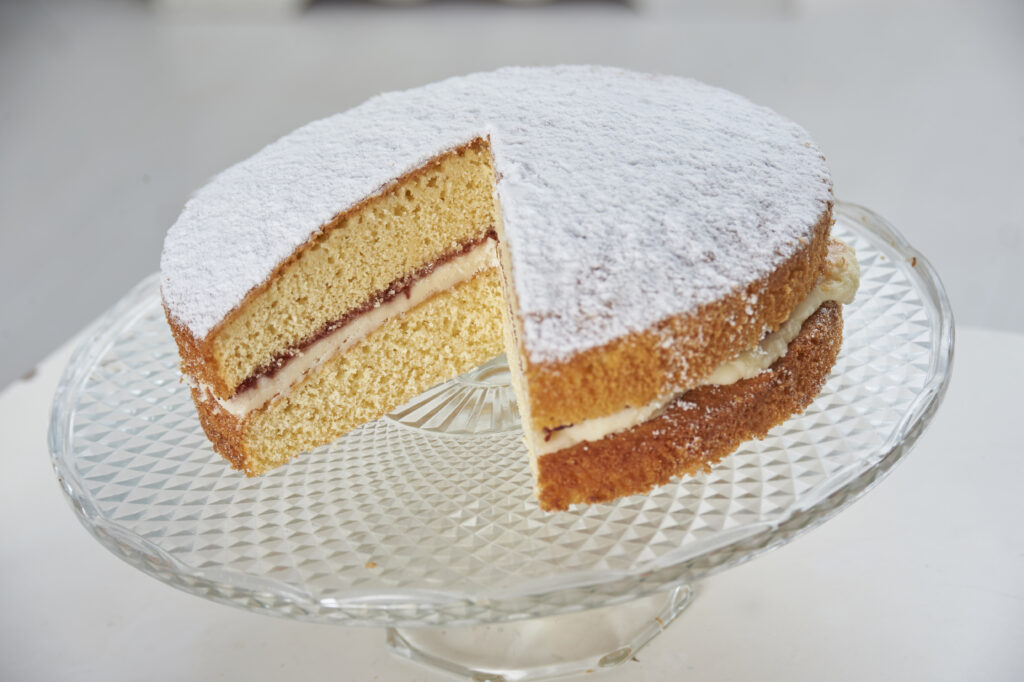 Victoria Sponge Cake (14 Portions) (LBP06) - LBP Bakeries
