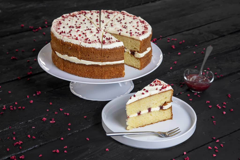 Luxury Victoria Sponge Cake (FC102) - LBP Bakeries